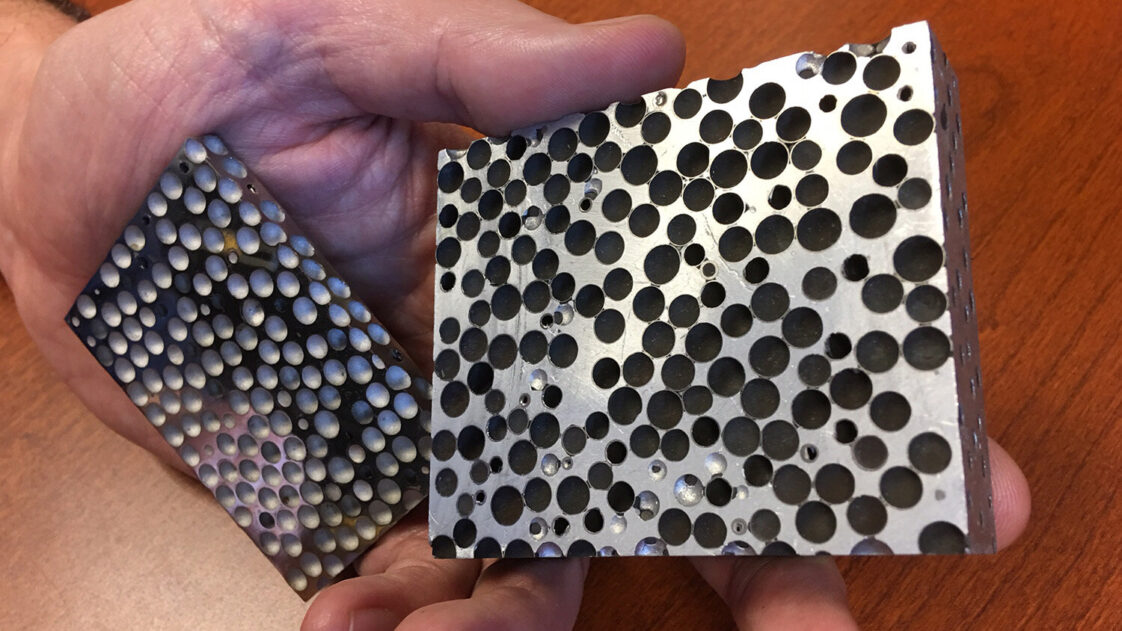 La mousse métallique composite supporte plus de 1 million de cycles de ...